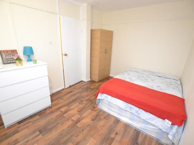 Cable Street, London E1, Room to rent, £823 pcm | PrimeLocation