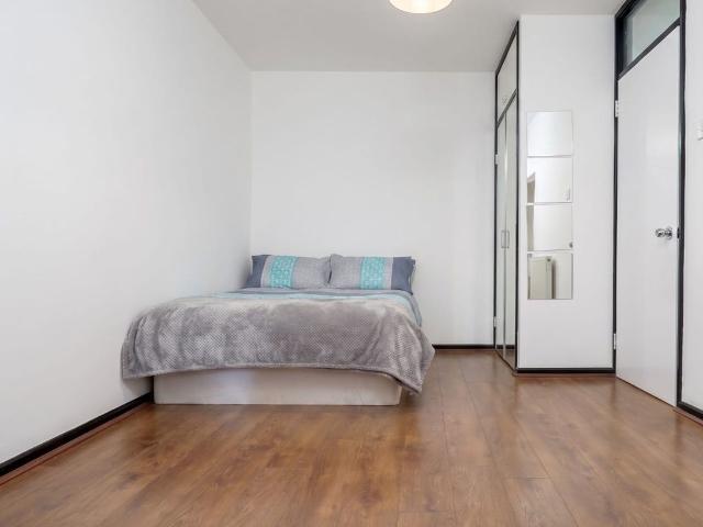 Cable Street, London E1, Room to rent, £870 pcm | PrimeLocation