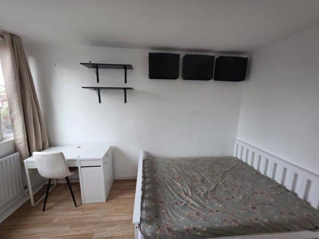 Cable Street, London E1, Room to rent, £900 pcm | PrimeLocation