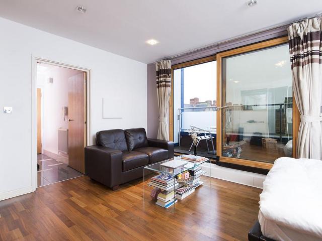 Cable Street, London E1 Studio to rent £1,700 pcm £392 pw