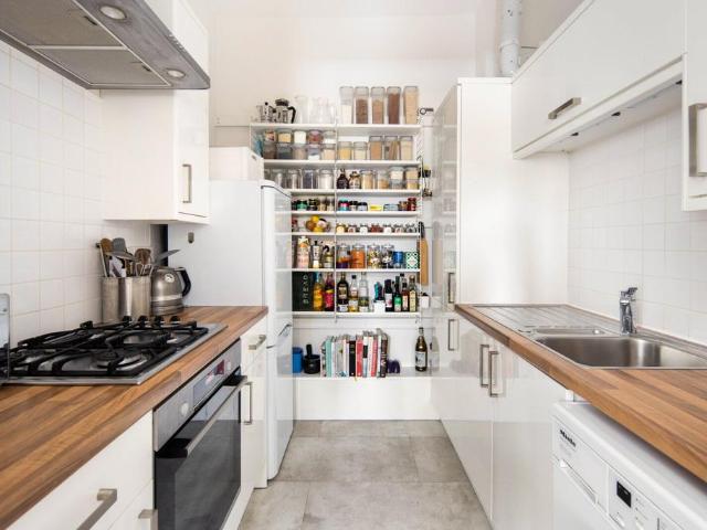 Cable Street, London, E1 2 bed flat to rent £2,500 pcm £577 pw
