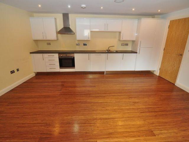 Cabot Court, Braggs Lane, Bristol, BS2 2 bed apartment to rent £1,450 pcm £335 pw