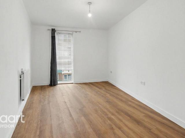 Cabot Close, CROYDON 2 bed flat to rent £1,750 pcm £404 pw