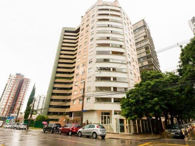 Cabral Mobiliado com 3 dormitótios, andar alto e 2 vagas de garagem