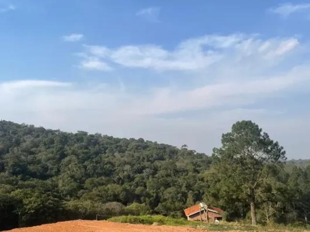 Cachoeiras, comércio e conforto te esperam