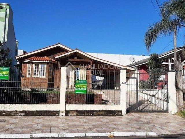cada de madeira com 2 quartos e pátio amplo no bairro Igara em Canoas