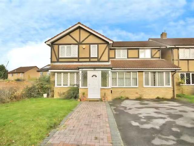 Caddy Close, Egham, Surrey, TW20 9JL