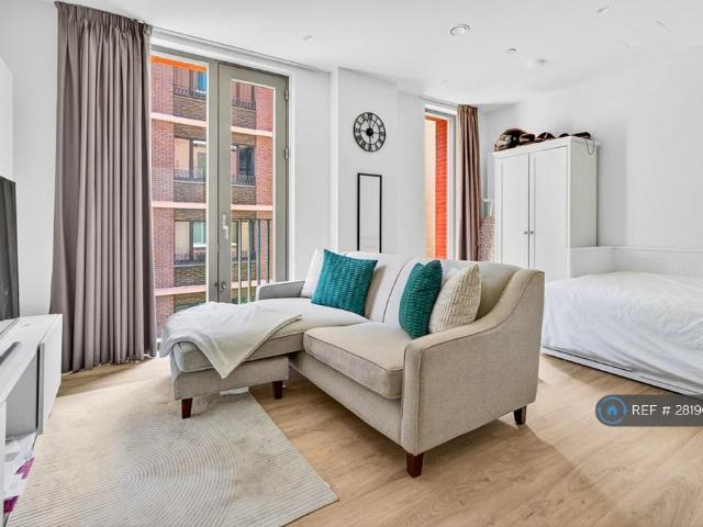 Cadence Court, London, N1C Studio to rent £2,049 pcm £473 pw