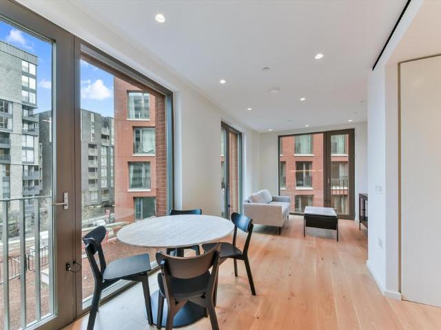 Cadence, Lewis Cubitt Walk, London, N1C 1 bed flat to rent £3,358 pcm £775 pw
