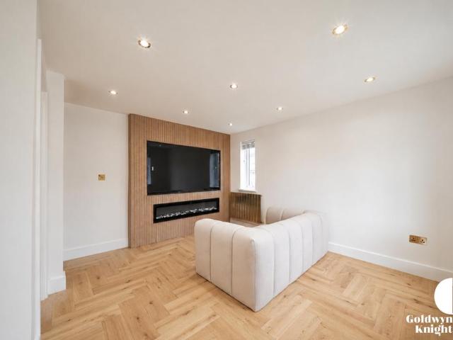 Cadet Drive, London SE1 2 bed terraced house to rent £3,100 pcm £715 pw