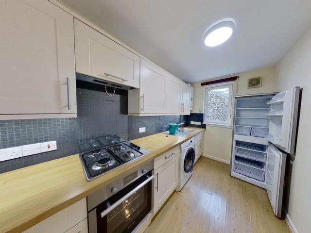 Cadiz Street, Edinburgh, EH6 2 bed flat to rent £1,325 pcm £306 pw