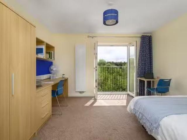 Cadnam Hall 6 Bedroom Apartment – Classic