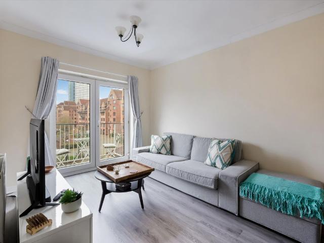 Cadnam Lodge, Schooner Close, London E14, 2 bed flat to rent, £1,898 pcm | PrimeLocation