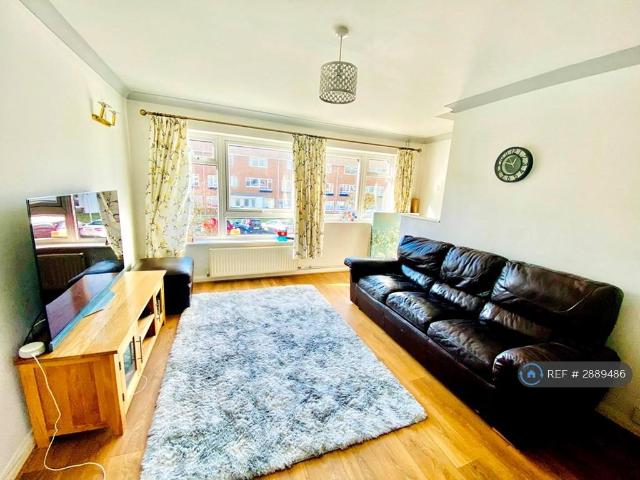Cadogan Court, Sutton, SM2 2 bed maisonette to rent £1,725 pcm £398 pw