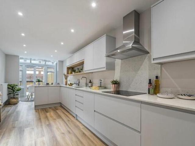 Cadogan Gardens, Off Calverley Road, 4 Bedroom End