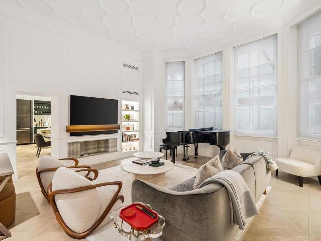 Cadogan Gardens, London, SW3 2 bed flat to rent £24,267 pcm £5,600 pw