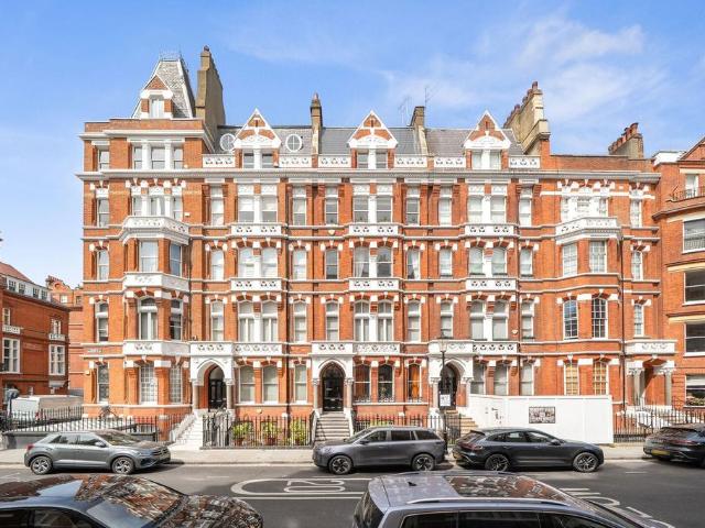 Cadogan Gardens, Sloane Square. 2 bed flat to rent £6,500 pcm £1,500 pw