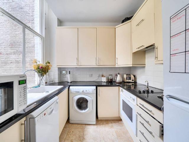 Cadogan Gardens, Sloane Square, London SW3, 2 bed flat to rent, £5,850 pcm | PrimeLocation