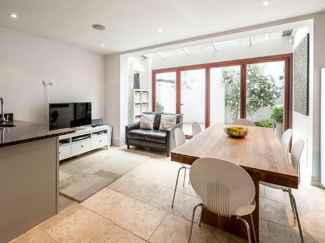 Cadogan Lane, Belgravia SW1X