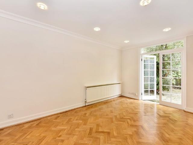 Cadogan Lane, Knightsbridge, London, SW1X