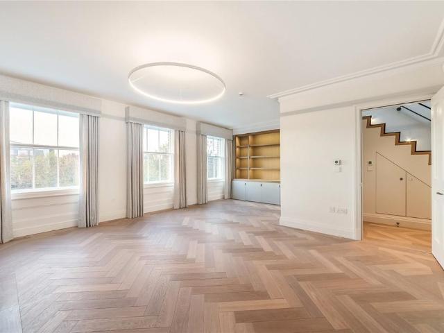 Cadogan Place, Belgravia, London, SW1X 2 bed penthouse to rent £11,917 pcm £2,750 pw