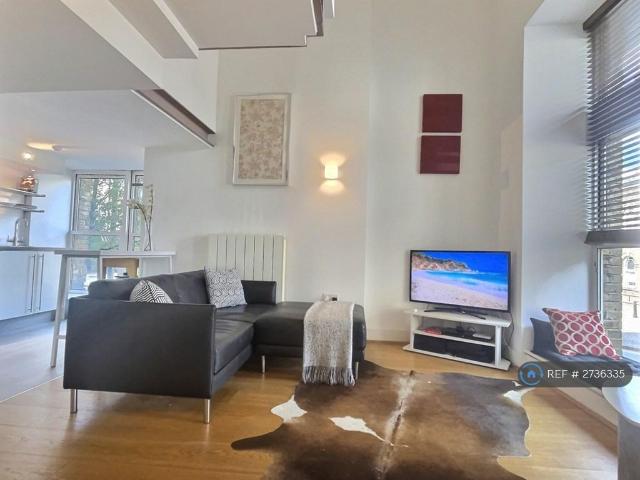 Cadogan Road, London, SE18 2 bed flat to rent £2,100 pcm £485 pw