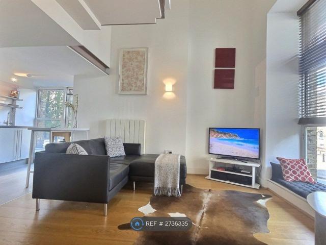 Cadogan Road, London SE18, 2 bed flat to rent, £2,100 pcm | PrimeLocation