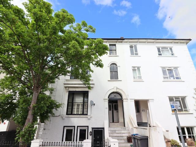 Cadogan Road, Surbiton, Surrey KT6, 2 bed flat to rent, £1,700 pcm | PrimeLocation