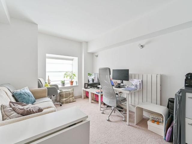 Cadogan Road, Woolwich, London SE18, 1 bed flat to rent, £1,800 pcm | PrimeLocation