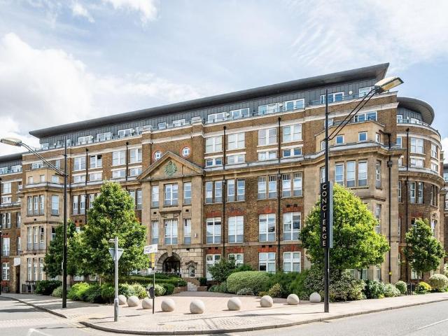 Cadogan Road, Woolwich, London, SE18 2 bed flat to rent £1,995 pcm £460 pw