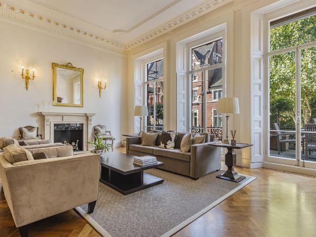 Cadogan Square, Kensington SW1X, 3 bed flat to rent, £19,000 pcm | PrimeLocation