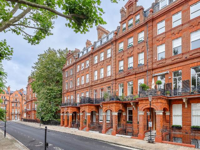 Cadogan Square, Knightsbridge, London SW1X, United Kingdom, 3 bed flat to rent, £21,667 pcm | PrimeLocation