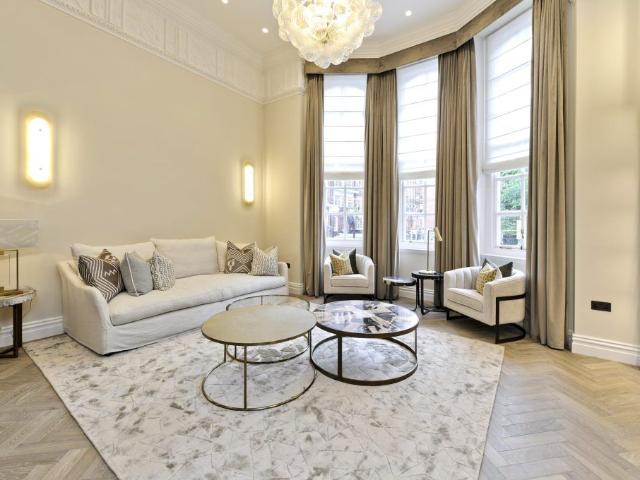 Cadogan Square, Knightsbridge SW1X, 3 bed flat to rent, £17,333 pcm | PrimeLocation
