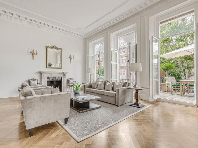 Cadogan Square, Knightsbridge SW1X, 3 bed flat to rent, £18,997 pcm | PrimeLocation