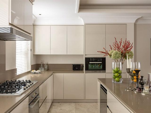 Cadogan Square, Knightsbridge SW1X, 4 bed flat to rent, £17,333 pcm | PrimeLocation