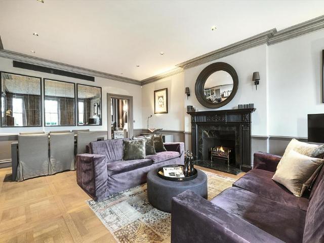 Cadogan Square, London, SW1X 4 bed flat to rent £32,283 pcm £7,450 pw