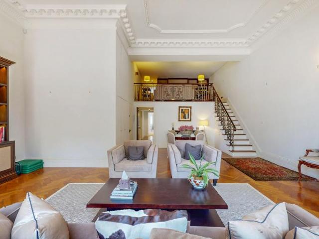 Cadogan Square, London SW1X 3 bed apartment to rent £19,000 pcm £4,385 pw