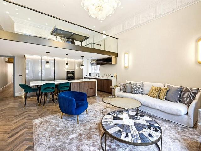 Cadogan Square, London, SW1X 3 bed flat to rent £18,416 pcm £4,250 pw