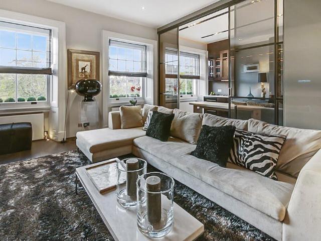 Cadogan Square, SW1X 3 bed flat to rent £18,417 pcm £4,250 pw