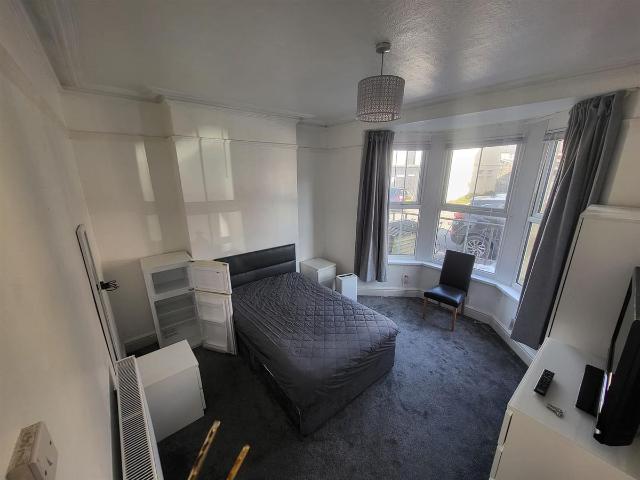 Caewallis Street, Bridgend CF31, Room to rent, £628 pcm | PrimeLocation