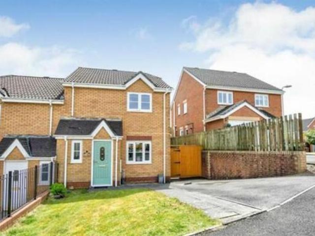 Cae Melyn, Hengoed, 3 Bedroom Semi detached