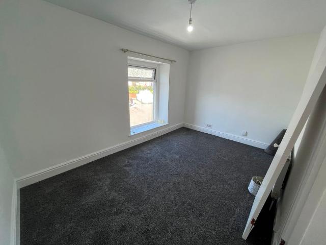 Cae Rowland Street, Cwmbwrla, Swansea SA5 8NY