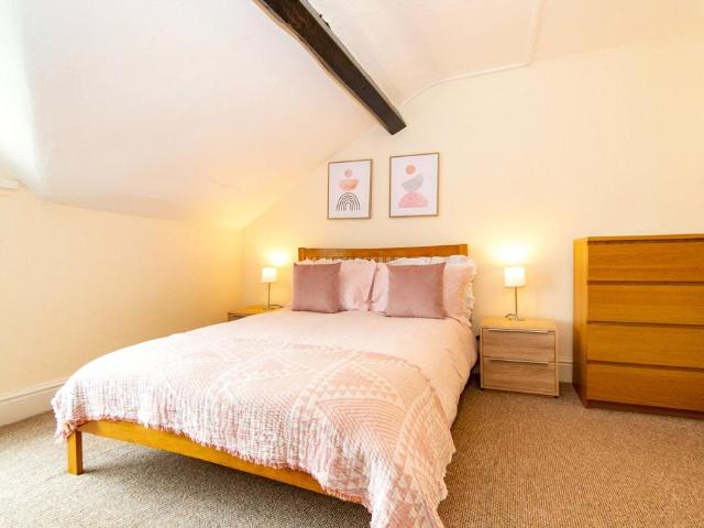 Caellepa, Bangor, Gwynedd, LL57 4 bed terraced house to rent £1,992 pcm £460 pw