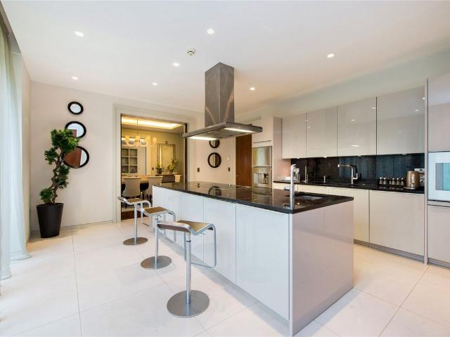 Caenwood Court, Hampstead Lane N6, 4 bed flat to rent, £22,500 pcm | PrimeLocation