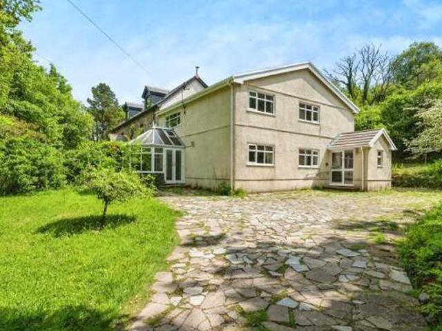 Caerlan, Llundainfach, Abercrave, 4 Bedroom Semi detached