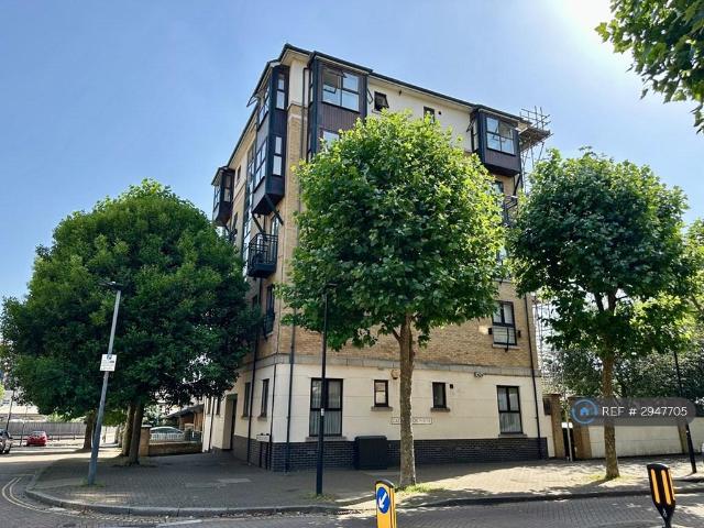 Caernarvon House, London, E16 2 bed flat to rent £2,000 pcm £462 pw
