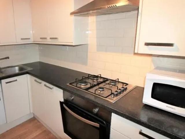 Cafe Mediterranean, Blackstock Road, London, N4 2JW, United Kingdom | 3 bed apartment for rent #140962208 | Rentberry