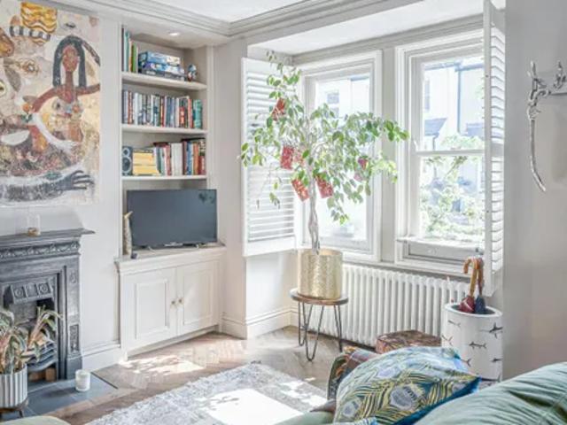 Cafe Corso, 1 Ringslade Road, London, N22 7TE, United Kingdom | 2 bed apartment for rent #160121664 | Rentberry