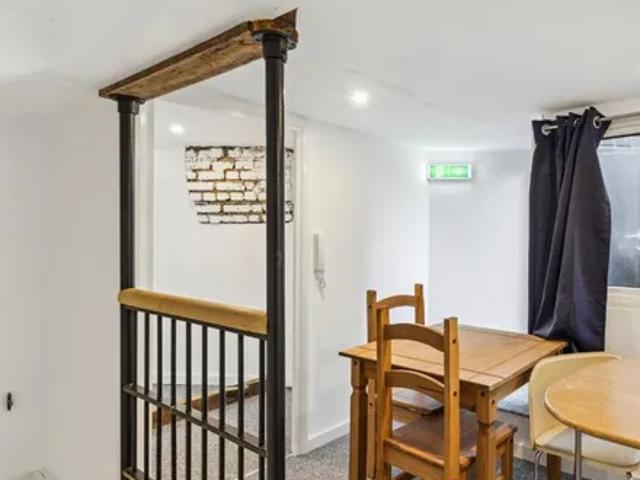 Café Pens Amor, 11 Great Eastern Street, London, EC2A 3EJ, United Kingdom | 3 bed apartment for rent #140399798 | Rentberry