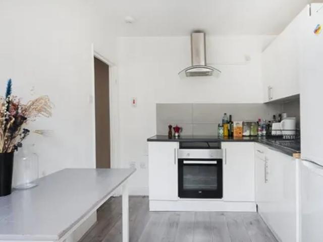 Café 1001, Dray Walk, London, E1 6QL, United Kingdom | 2 bed apartment for rent #139475323 | Rentberry